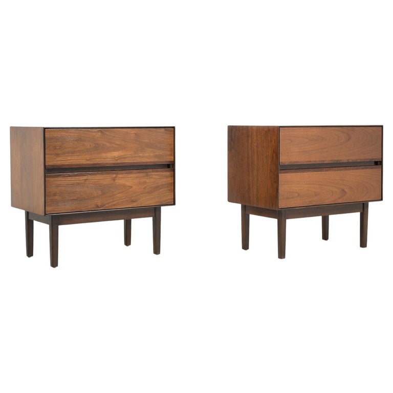 Pair of Mid-Century Modern Nightstands at 1stDibs