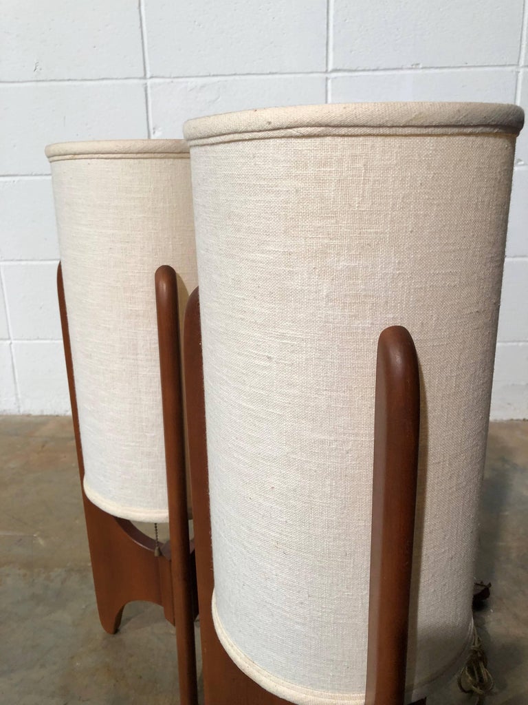 Pair of Mid-Century Modern Sculpted Walnut Table Lamps by Modeline at ...