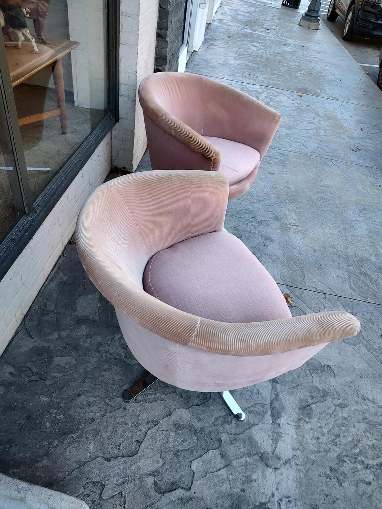 Pair of Mid-Century Modern Swiveling Lounge Barrell Back Club Chairs ...
