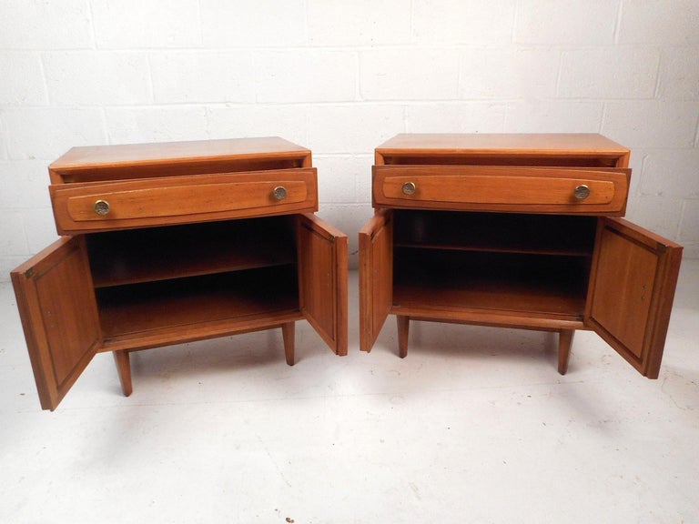Pair of Midcentury Nightstands by Drexel Heritage For Sale at 1stDibs