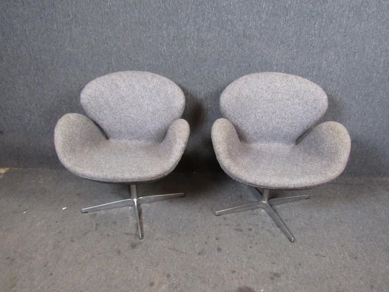 Pair of Midcentury Swan Swivel Chairs For Sale at 1stDibs