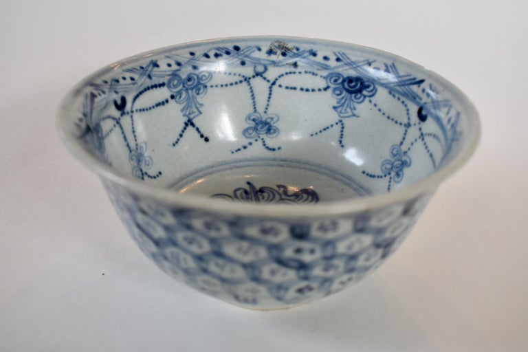 Pair of Ming Dynasty Bowls with Pattern of Interlocking Hexagons For ...