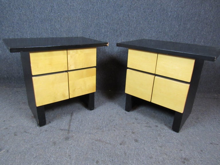 Pair of Minimalist Black Lacquer Nightstands For Sale at 1stDibs