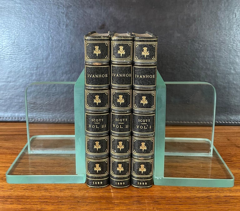 Pair of Minimalist Clear Glass Bookends For Sale at 1stDibs