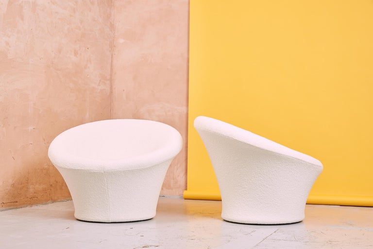 Paire de chaises champignons en laine bouclée blanche par Pierre Paulin ...