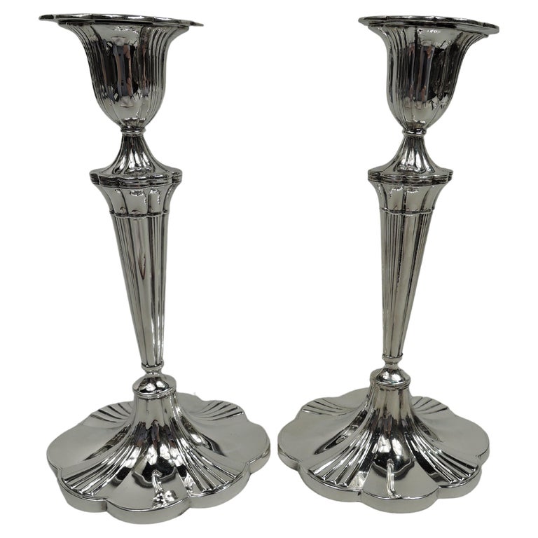 Pair of New York Modern Sterling Silver Candlesticks For Sale at 1stDibs