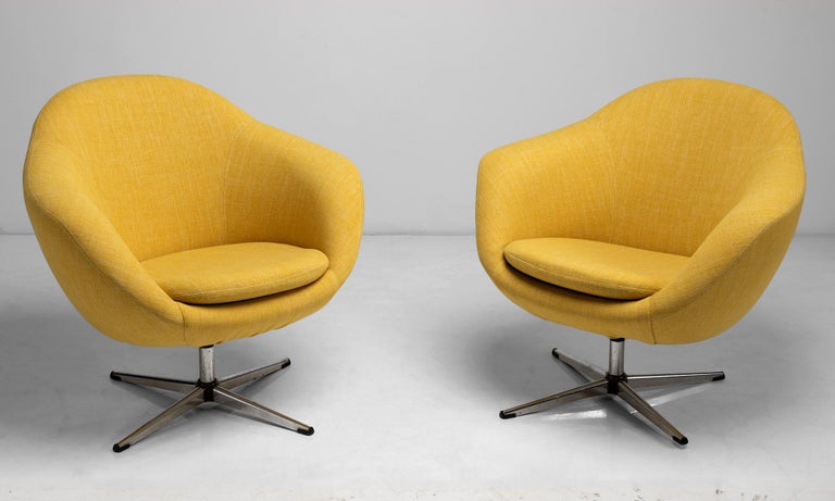 Pair of Overman Swivel Chairs in Wool Blend by Maharam, America circa ...