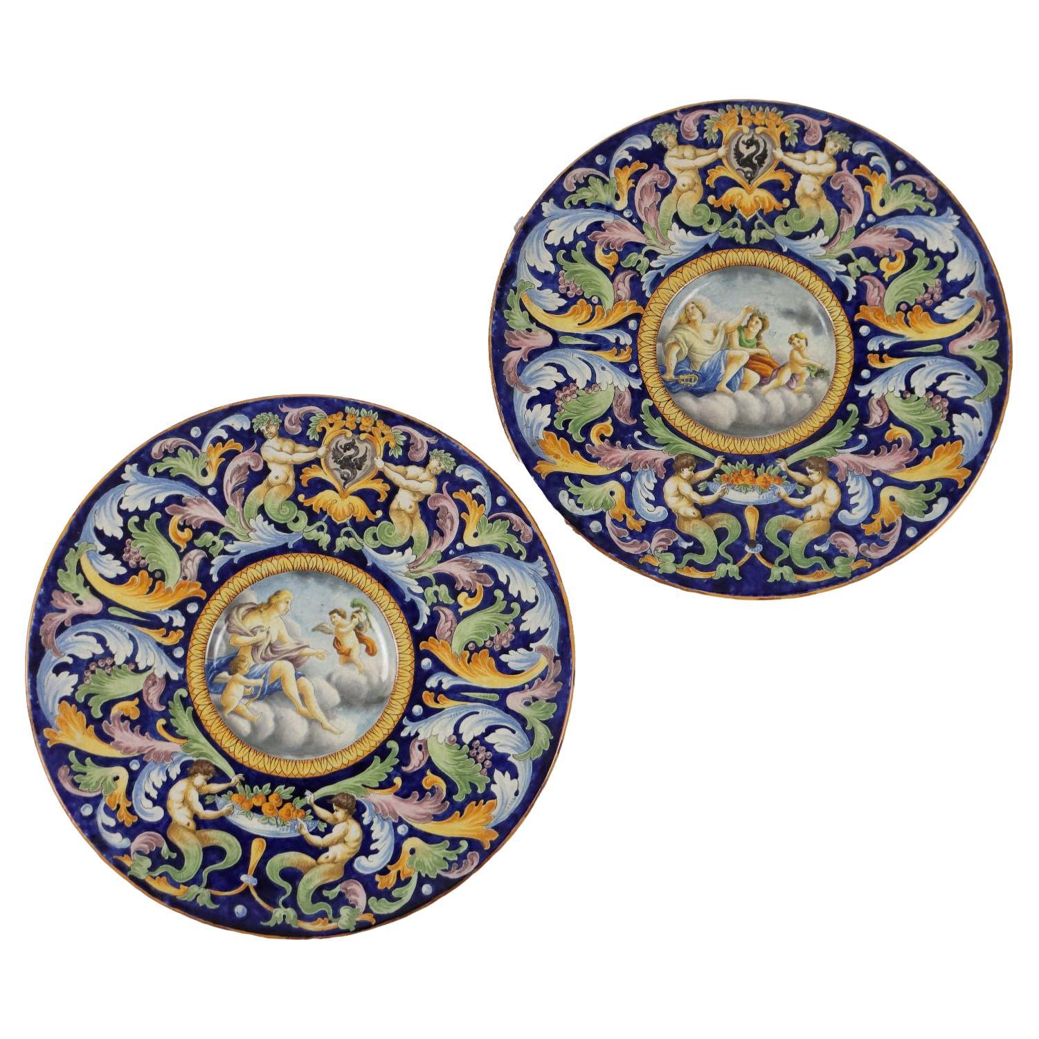 Pair of Italian Ceramic Plates of Men For Sale at 1stDibs