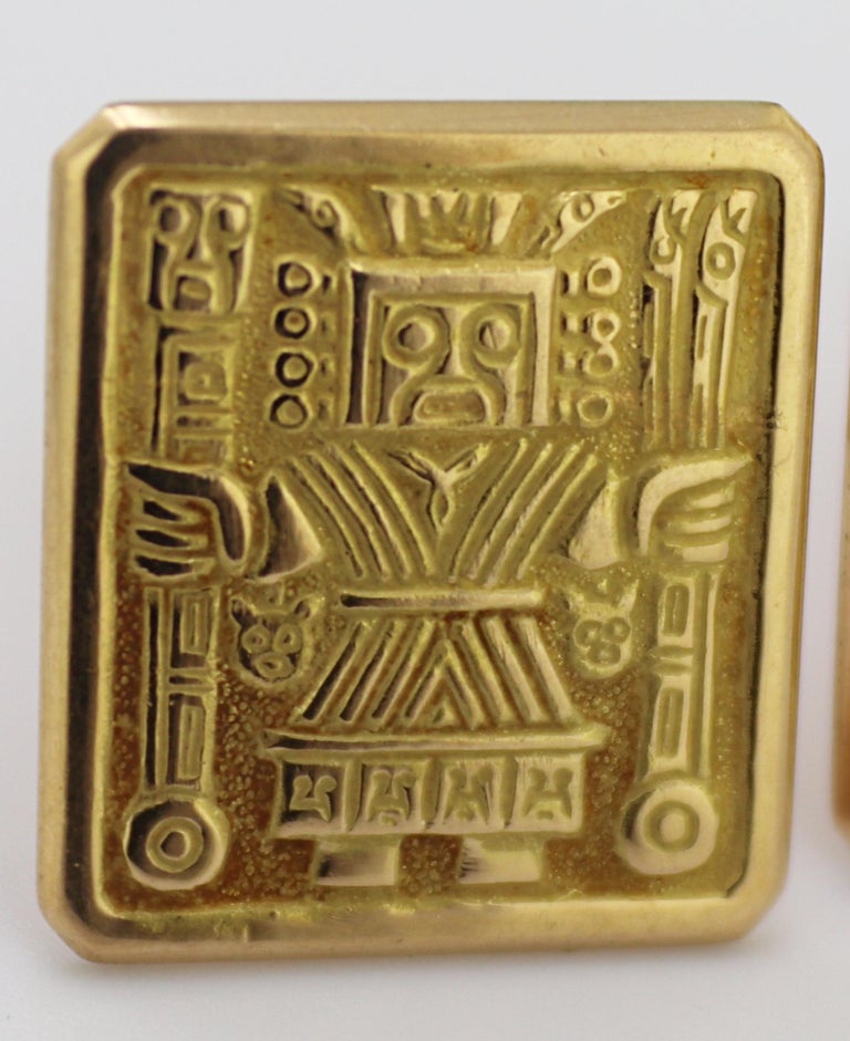 Pair of Peruvian 18K Yellow Gold Cufflinks For Sale at 1stDibs
