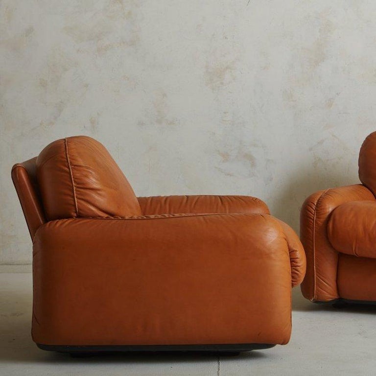 Pair of Piumetto Lounge Chairs by Arrigo Arrigoni for Busnelli, Italy ...