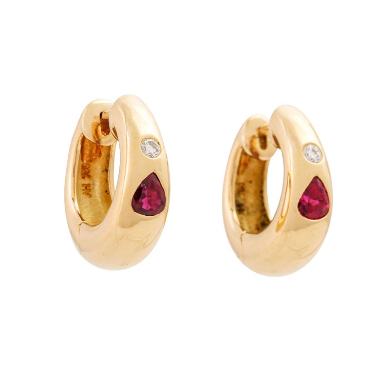 Pair of Plug-In Hoop Earrings with 2 Diamonds For Sale at 1stDibs