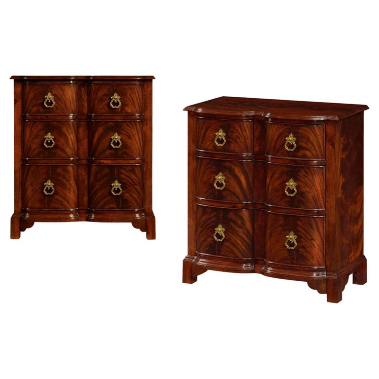 Pair of Queen Anne Block Front Bedside Chests For Sale at 1stDibs