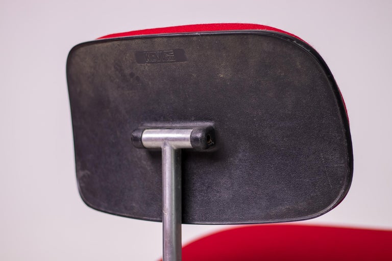 Pair of Red Jørgen Rasmussen Kevi Desk Chairs For Sale at 1stDibs