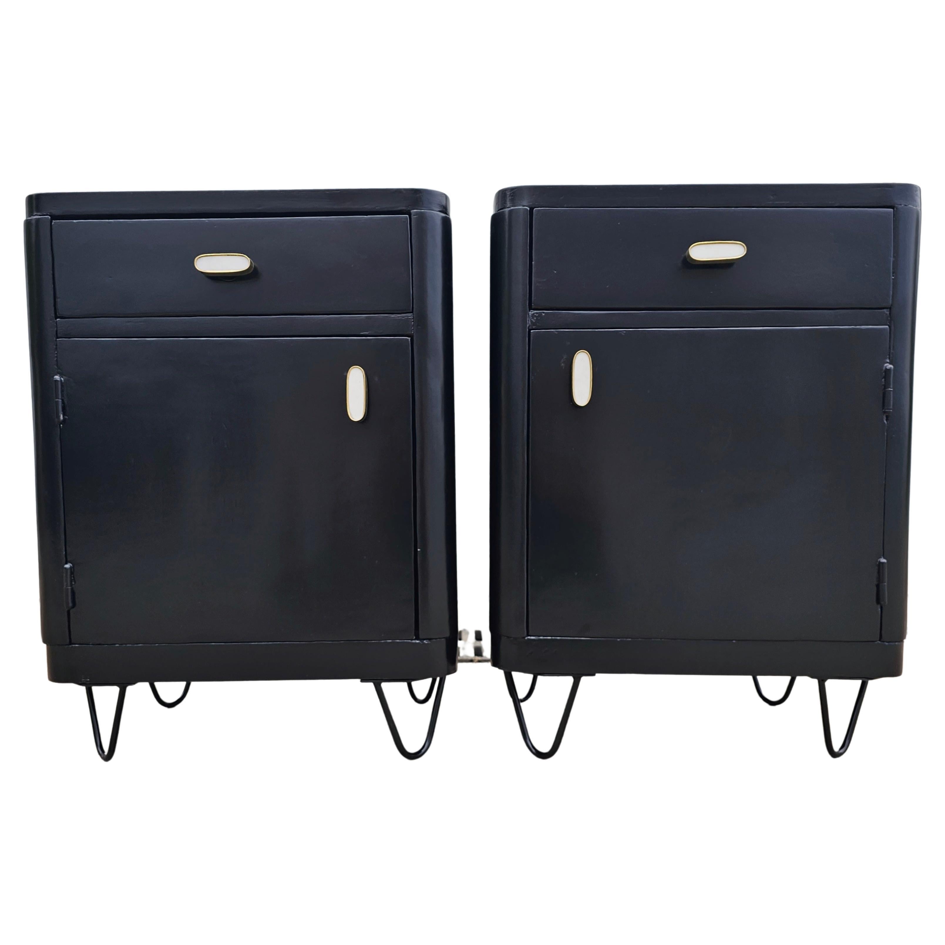 Italian Art Deco Pair of Parchment and Black Lacquer Nightstands, 1930s ...