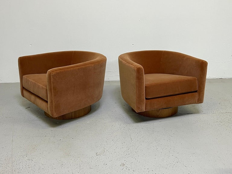 Pair of Rocking Swivel Chairs by Milo Baughman at 1stDibs