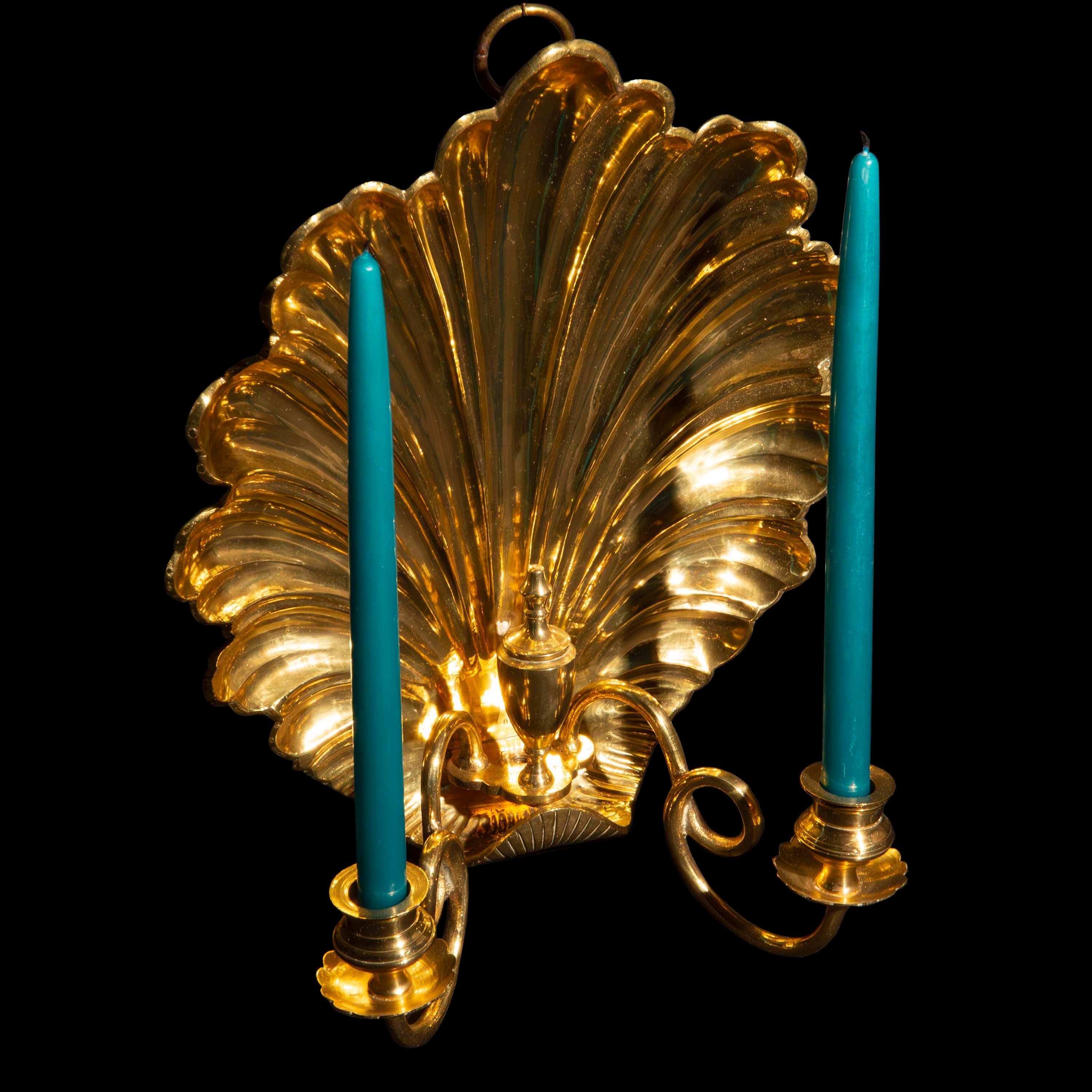 Pair of Scallop Shell Gilt Brass Wall Lights For Sale at 1stDibs