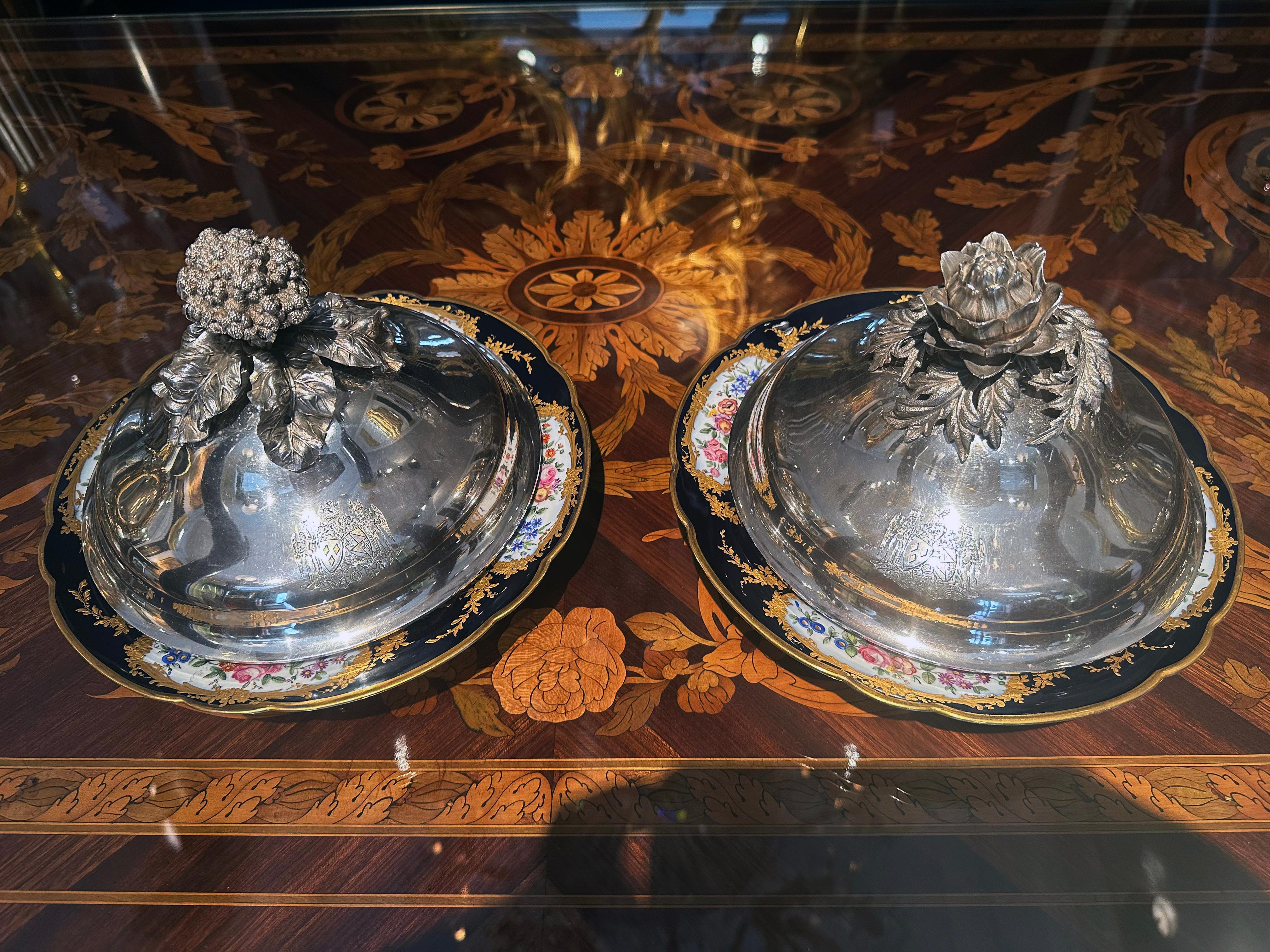 Pair of Silver 19th Century Plates Domes Covers For Sale at 1stDibs