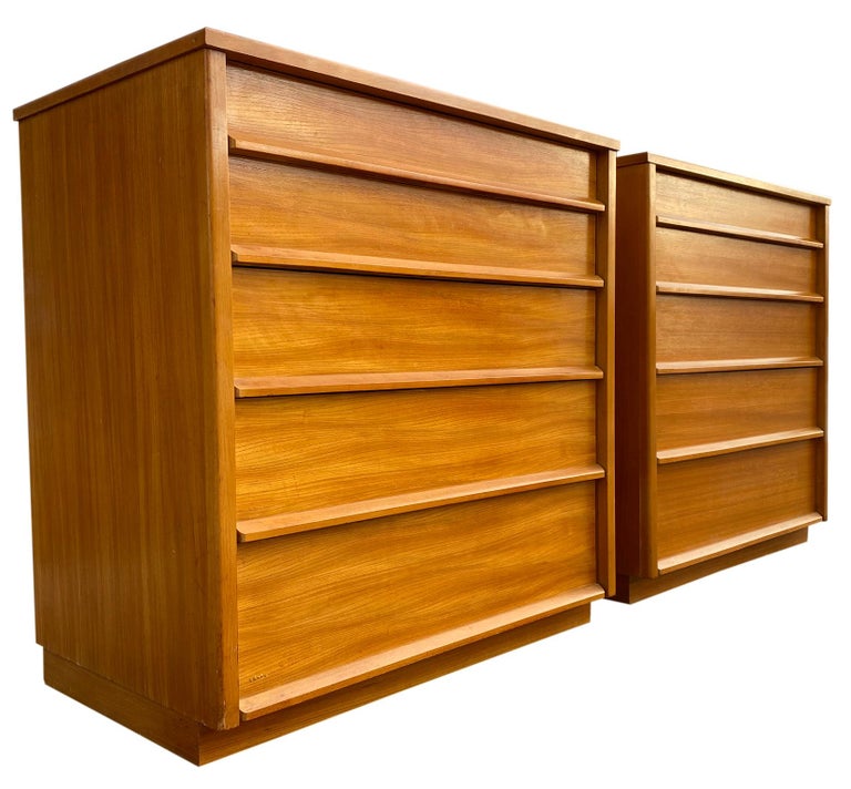 Pair of Simple Mid-Century Modern Blonde Maple 5-Drawer Dressers at 1stDibs