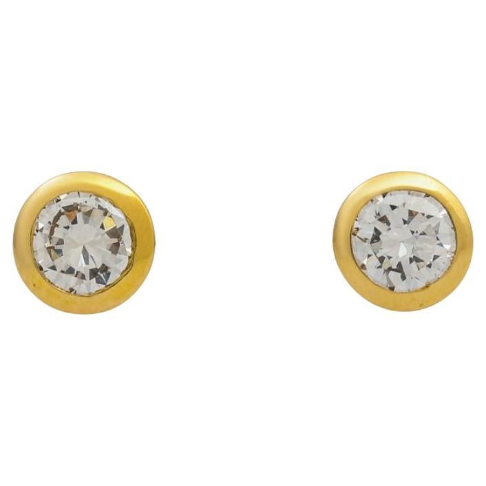 Pair of solitaire stud earrings with diamonds For Sale at 1stDibs