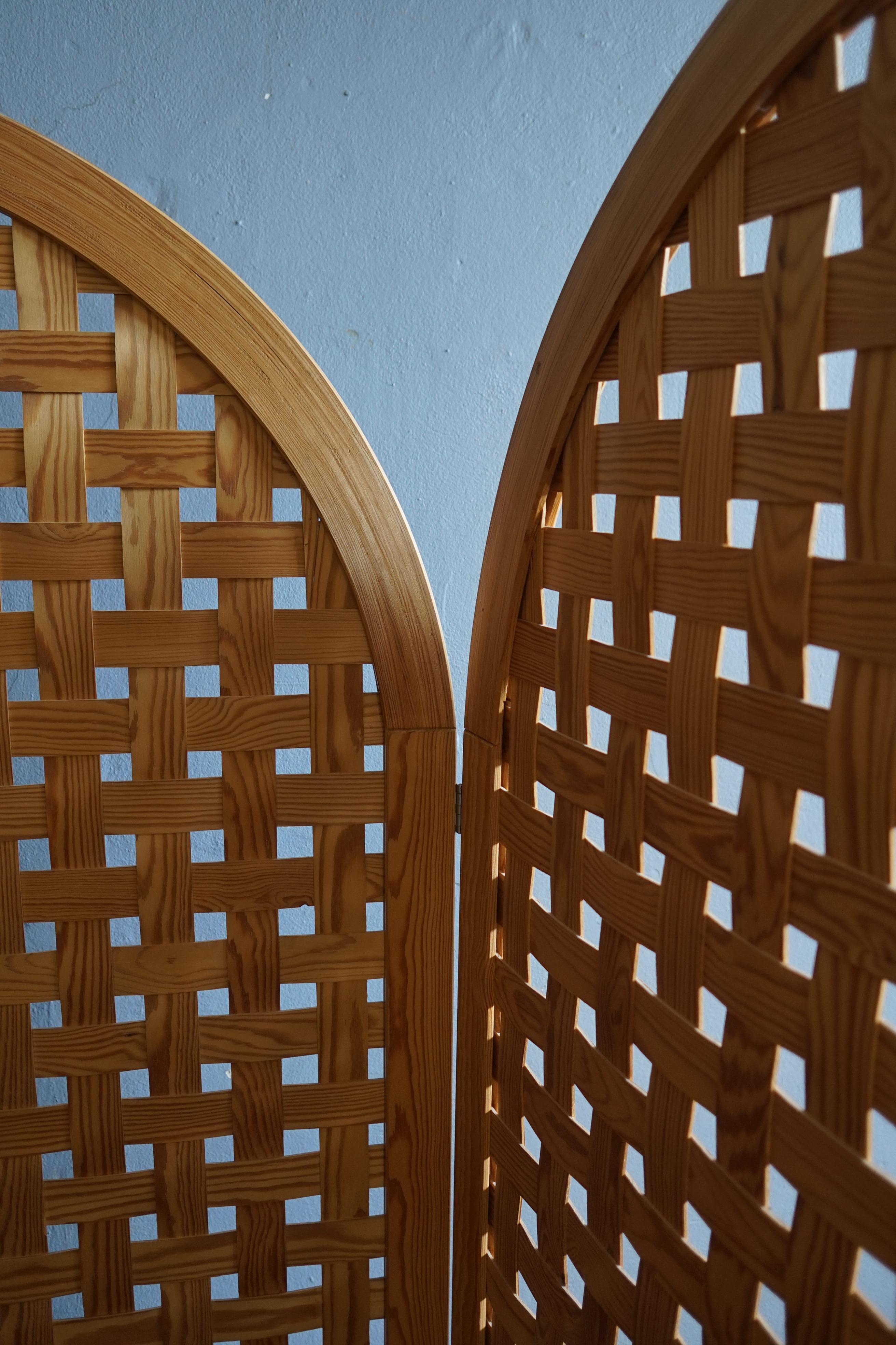 Pair of Swedish screens of room dividers in pine. For Sale at 1stDibs