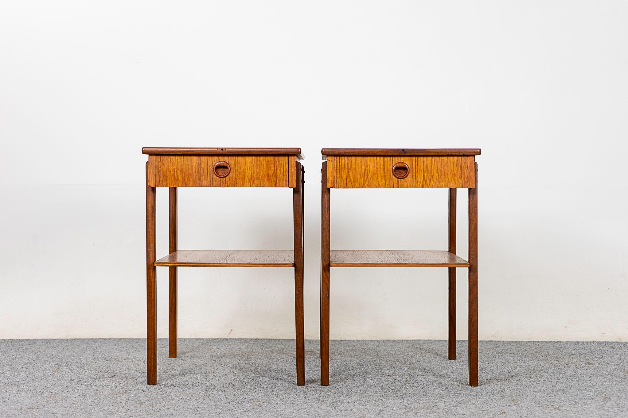 Pair of Teak Danish Mid-Century Modern Bedside Tables For Sale at 1stDibs