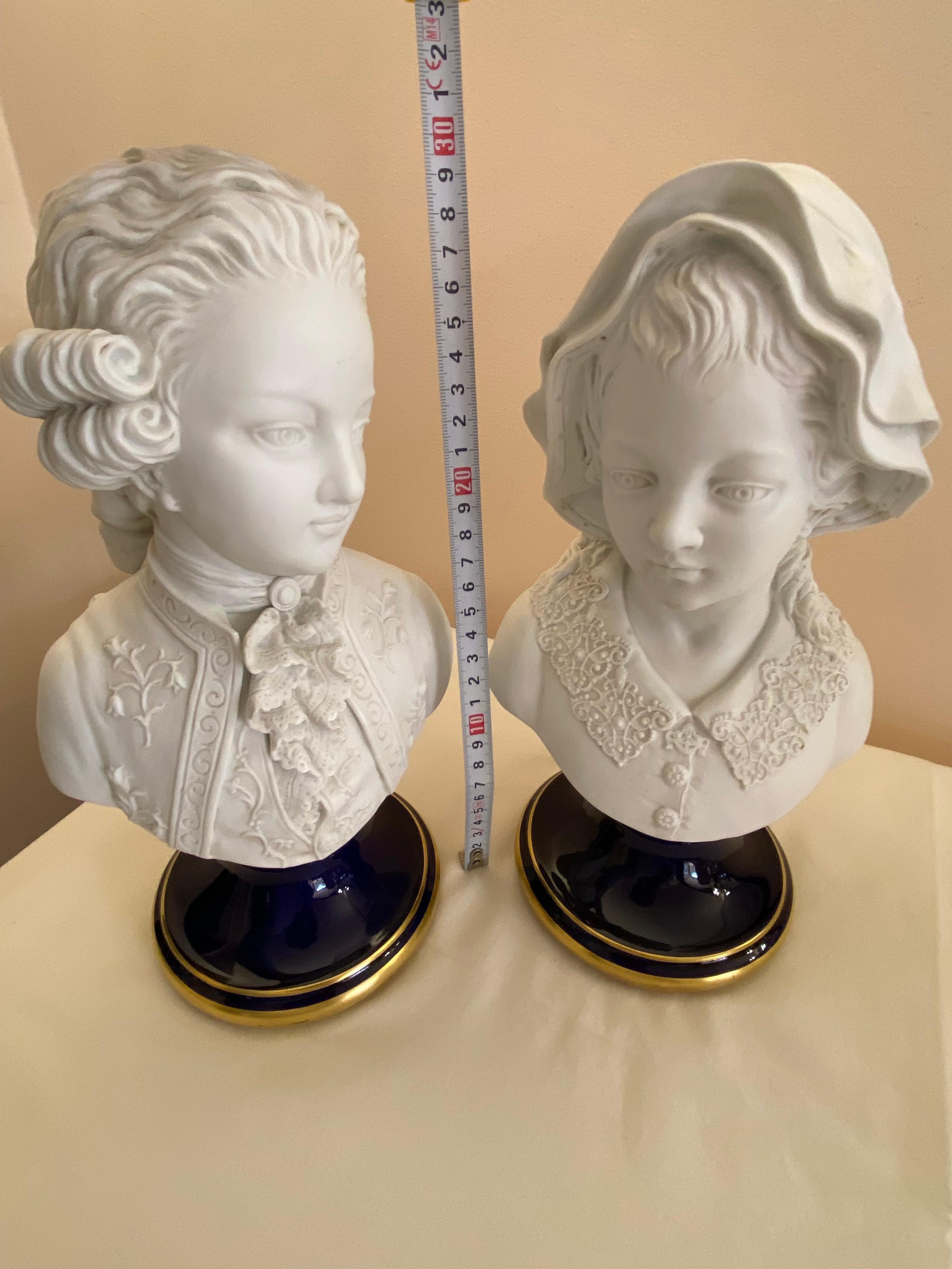 Pair of Very Fine Porcelain Figurines, Italian Production For Sale at ...