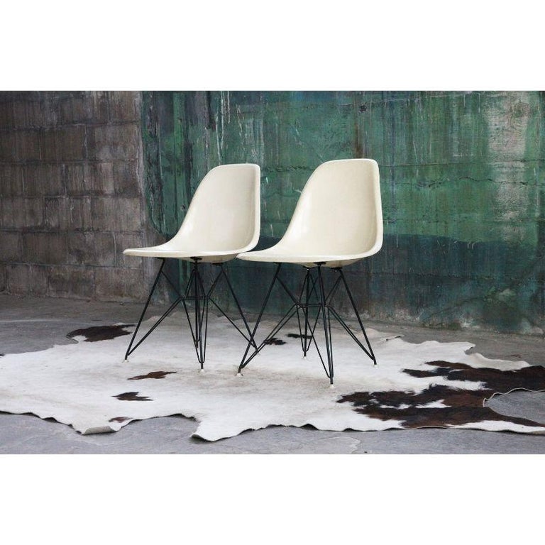 Pair of Vintage Charles Eames Eiffel Tower Eggshell and Fiberglass Side ...