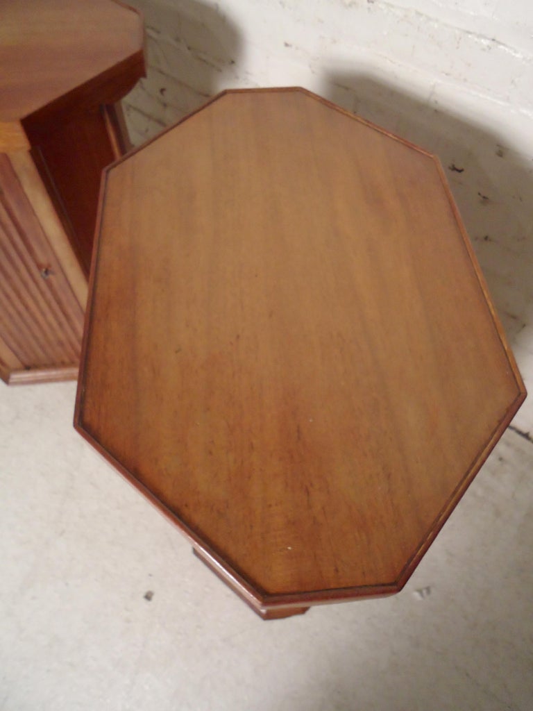 Pair of Vintage End Tables For Sale at 1stDibs