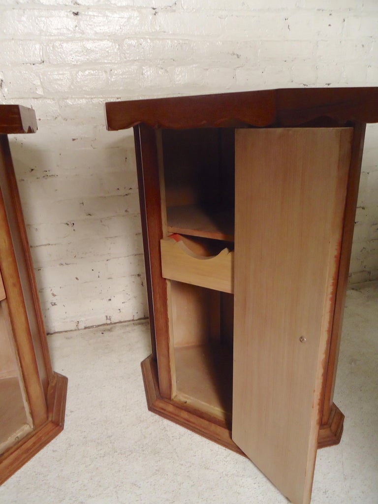 Pair of Vintage End Tables For Sale at 1stDibs