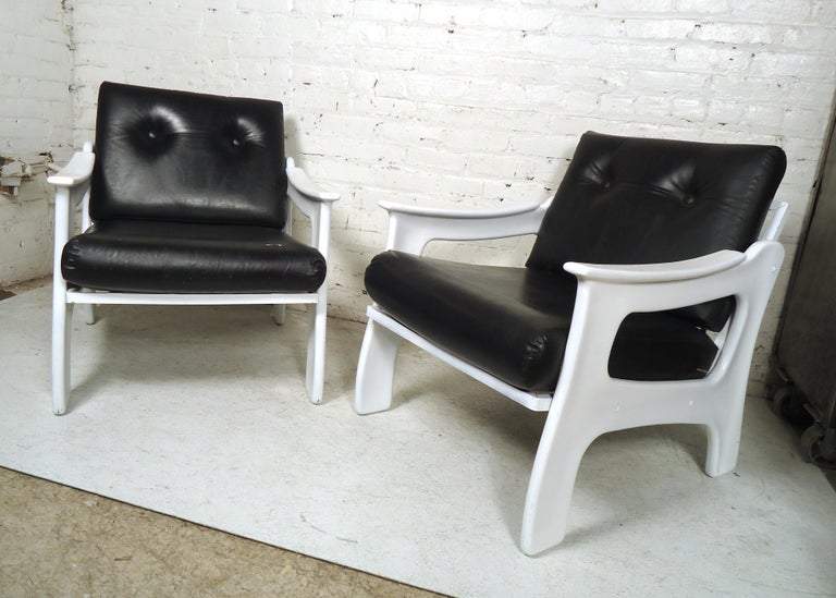 Pair of Vintage Modern Vinyl Chairs For Sale at 1stDibs