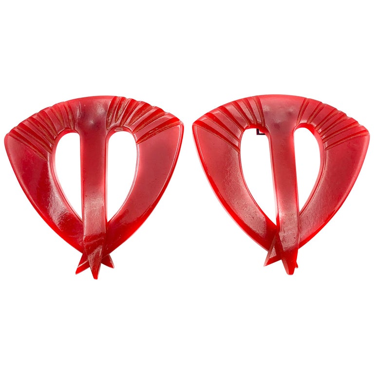 Pair of Vintage Red Bakelite Accessory Clips For Sale at 1stDibs