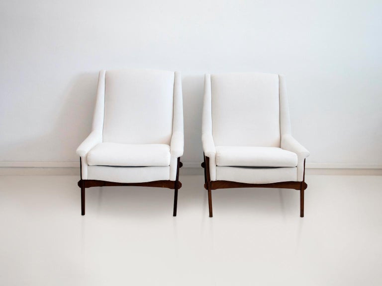 Pair of White Armchairs with Stained Oak Frame For Sale at 1stDibs