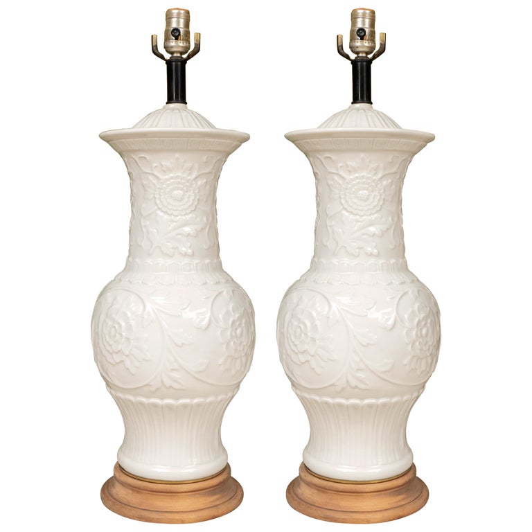 Pair of White Ceramic Lamps on Wooden Bases For Sale at 1stDibs