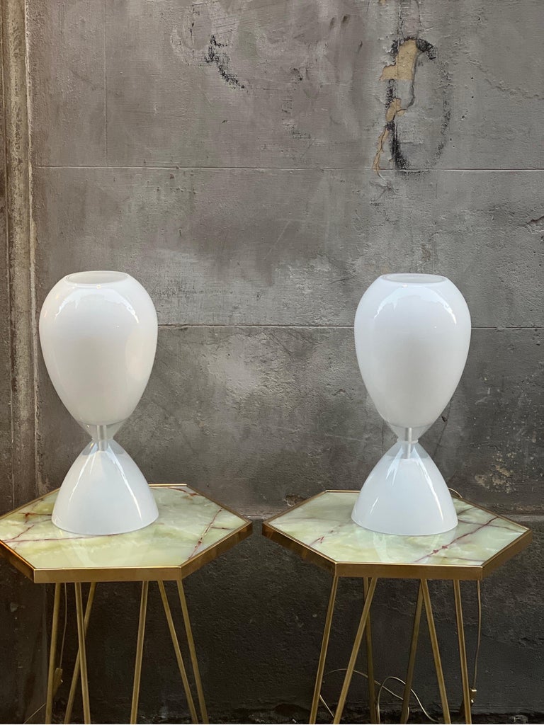 Pair of White Murano Glass Hourglass Table Lamps, 1950s For Sale at 1stDibs