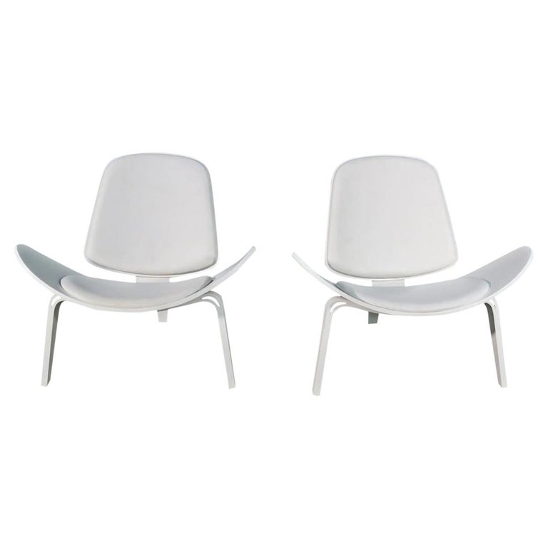 Pair of White Shell Chairs in the Style of Hans Wegner For Sale at ...