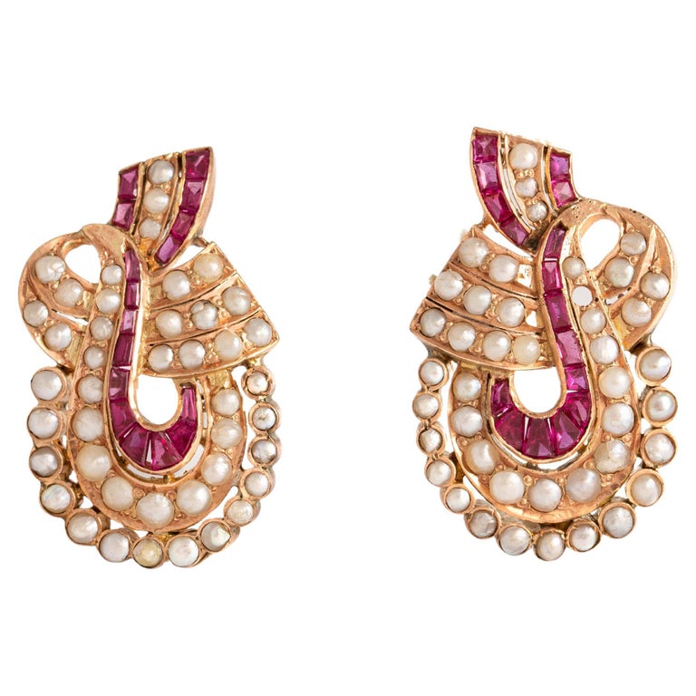 Pair of Yellow Gold Designs For Sale at 1stDibs