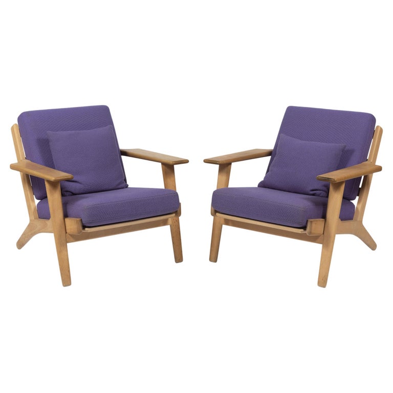 Paire De Fauteuils Violets “Ge 290” Par Hans J. Wegner Pour GETAMA ...