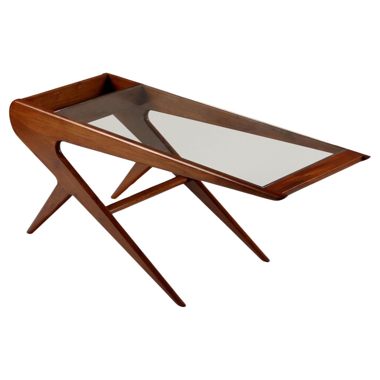 Particular 1950s Coffee Table in glass and wood For Sale at 1stDibs