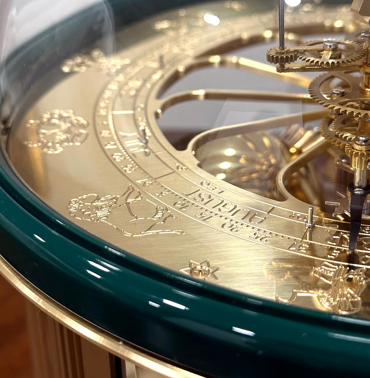 Patek Philippe Grand Souverain II clock Édition Dorée Émeraude Impérial ...