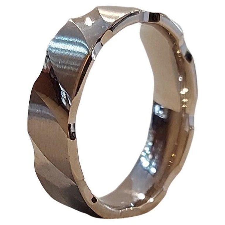 Patterned 18ct Band Ring For Sale at 1stDibs