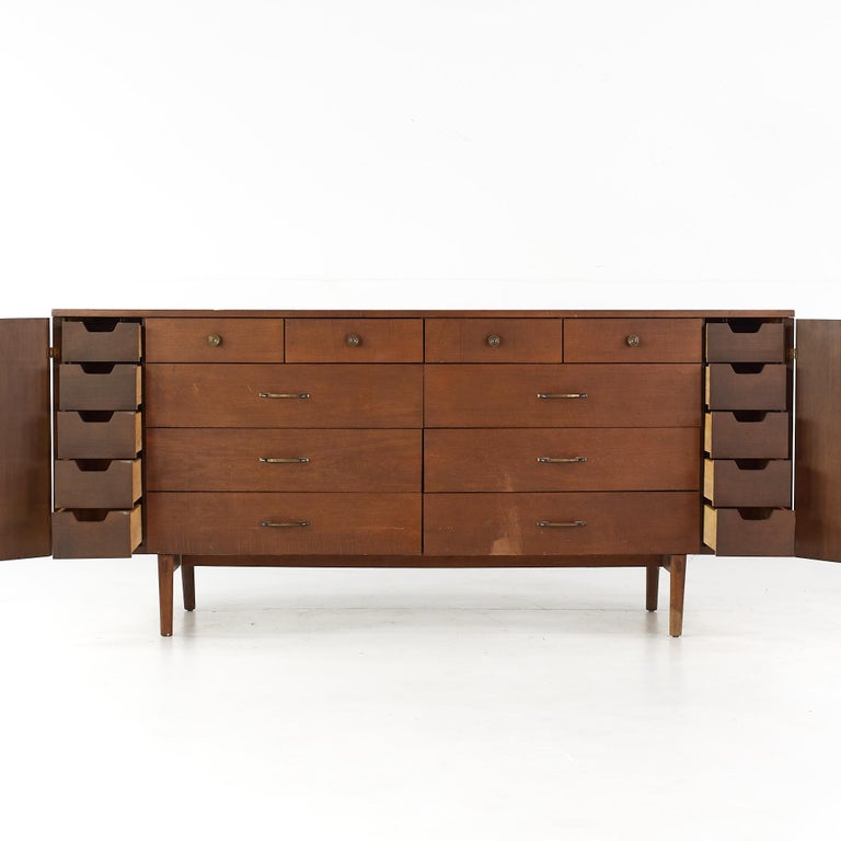 Paul McCobb Mid-Century 20 Drawer Lowboy Dresser For Sale at 1stDibs