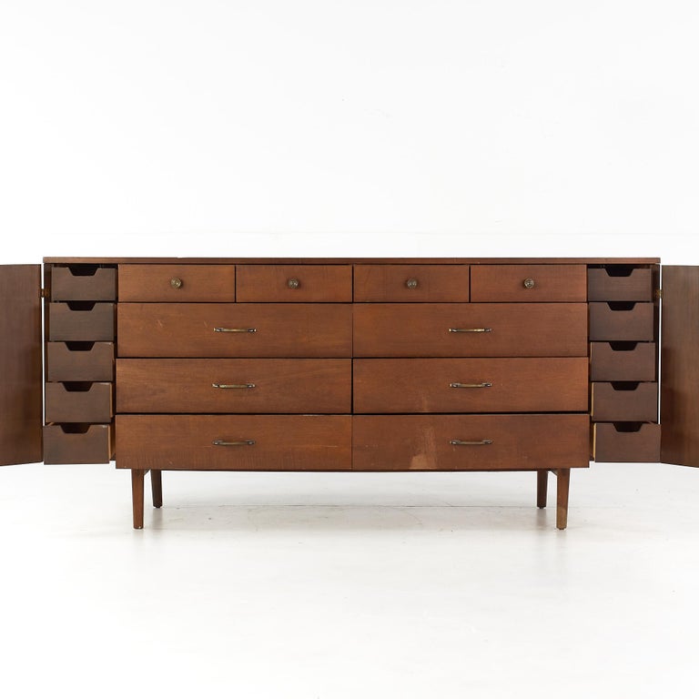 Paul McCobb Mid-Century 20 Drawer Lowboy Dresser For Sale at 1stDibs