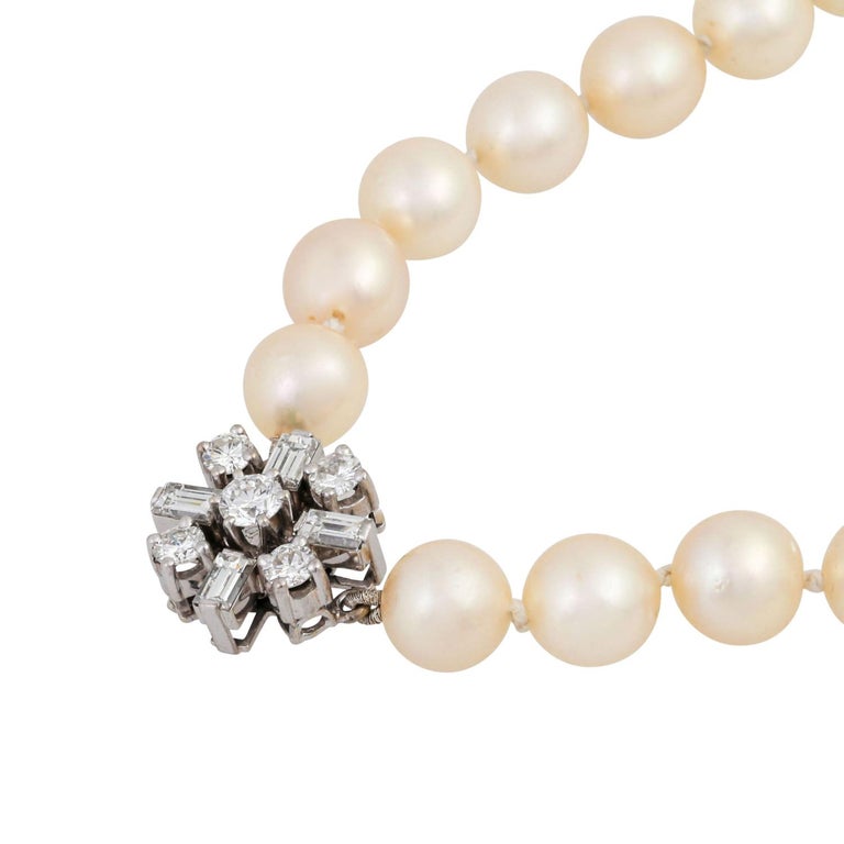 Pearl Necklace with a Diamond-Studded Middle Part For Sale at 1stDibs
