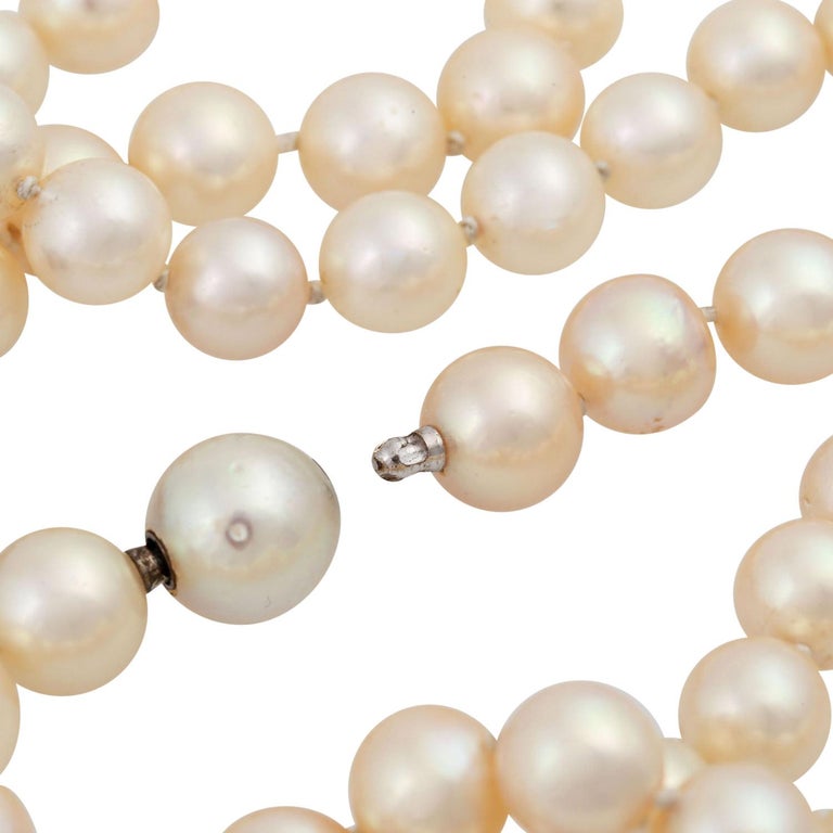 Pearl Necklace with a Diamond-Studded Middle Part For Sale at 1stDibs