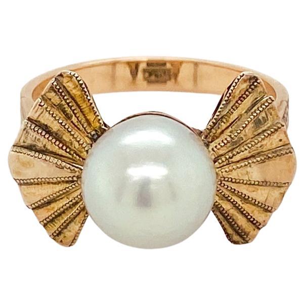 Pearl Solitaire Bow Ring, 10K Yellow Gold, Vintage Estate Ring Circa 1960 For Sale at 1stDibs