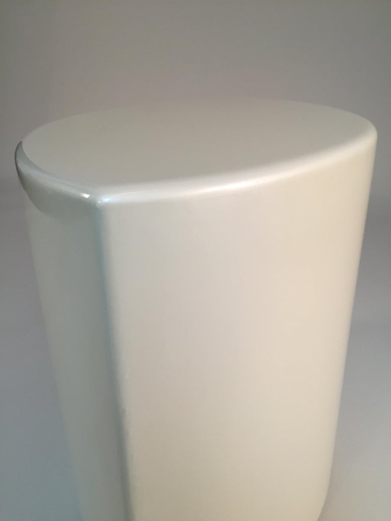 White Lacquer Pearlescent Gloss Side Table or Seat For Sale at 1stDibs