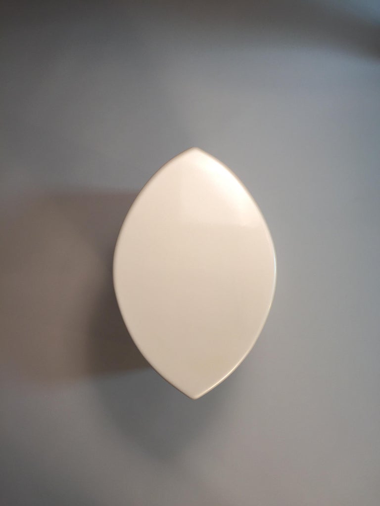 White Lacquer Pearlescent Gloss Side Table or Seat For Sale at 1stDibs