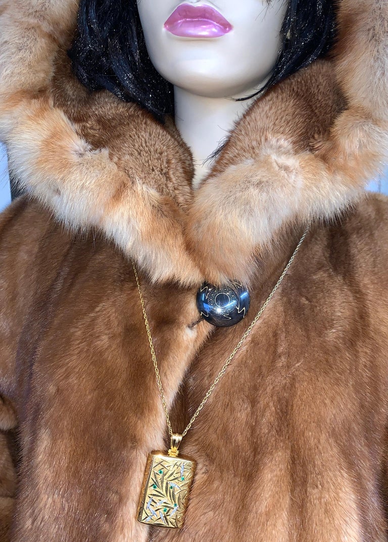 Pendant Snuff Box 18 Karat Gold with Emeralds and Diamonds, by Heinz ...