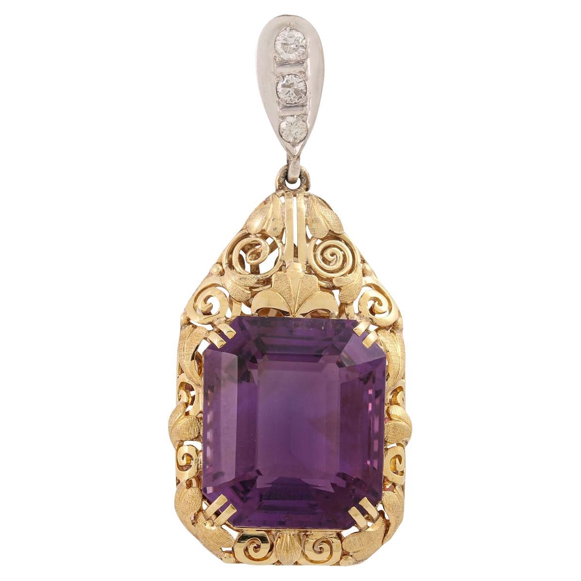 Pendant with Octagonal Diamonds For Sale at 1stDibs
