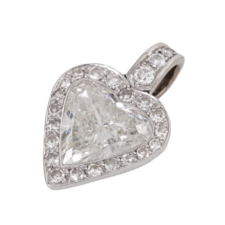 Pendant with Heart -Shaped Diamonds For Sale at 1stDibs